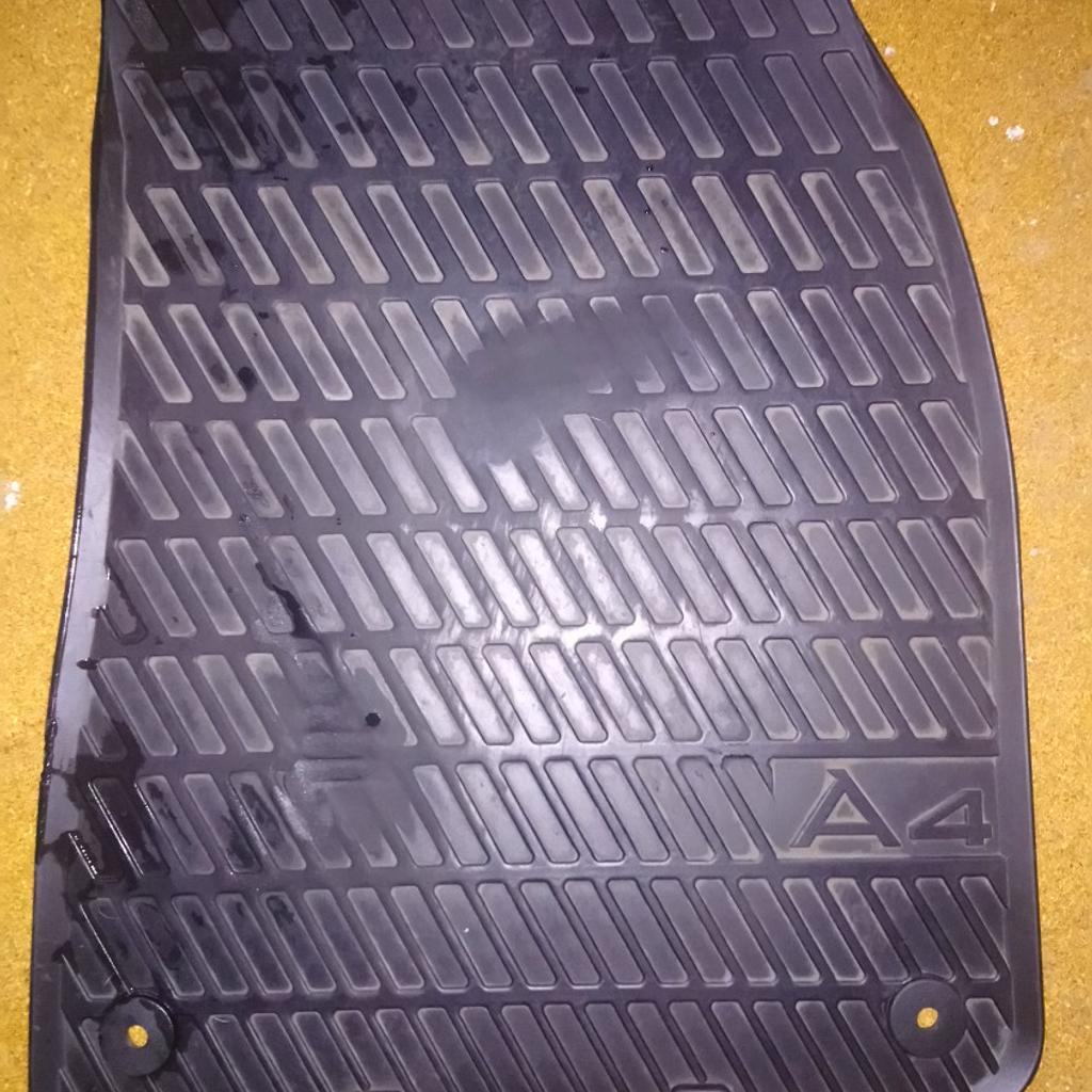 Genuine Audi A4 B7 Rubber Floor Mats in UB5 Ealing für £ 30,00 zum ...