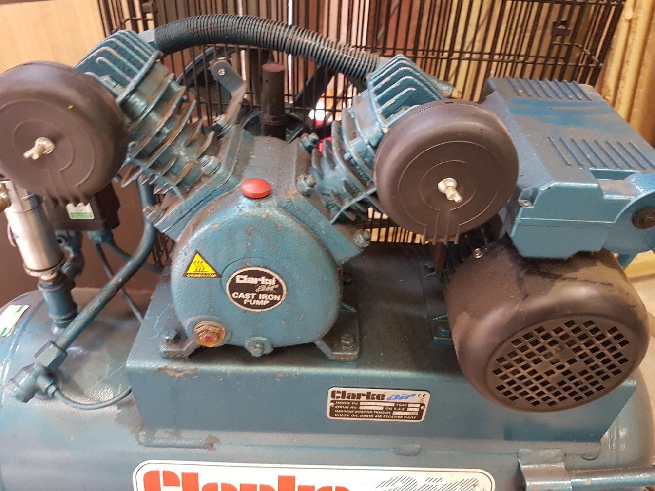 Clarke industrial compressor 50L excellent c in WN8 Lancashire für 225 ...