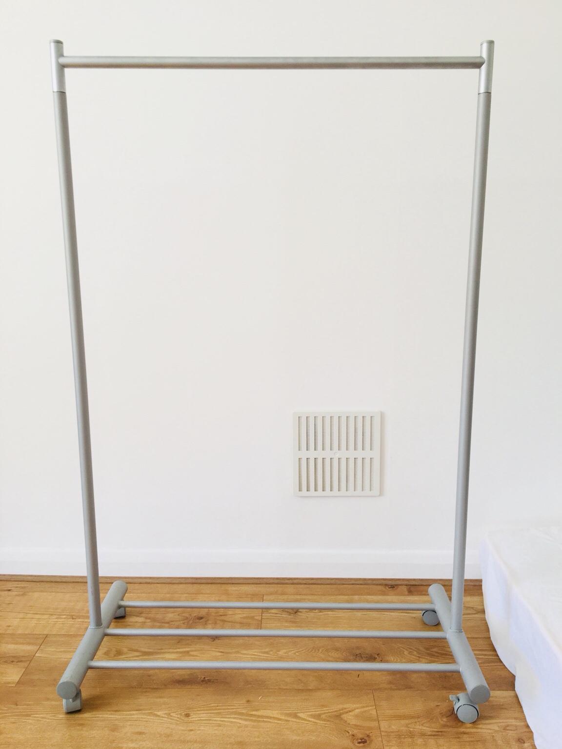 MUJI Clothes Rail solid in N7 Islington für £ 10,00 zum Verkauf | Shpock AT