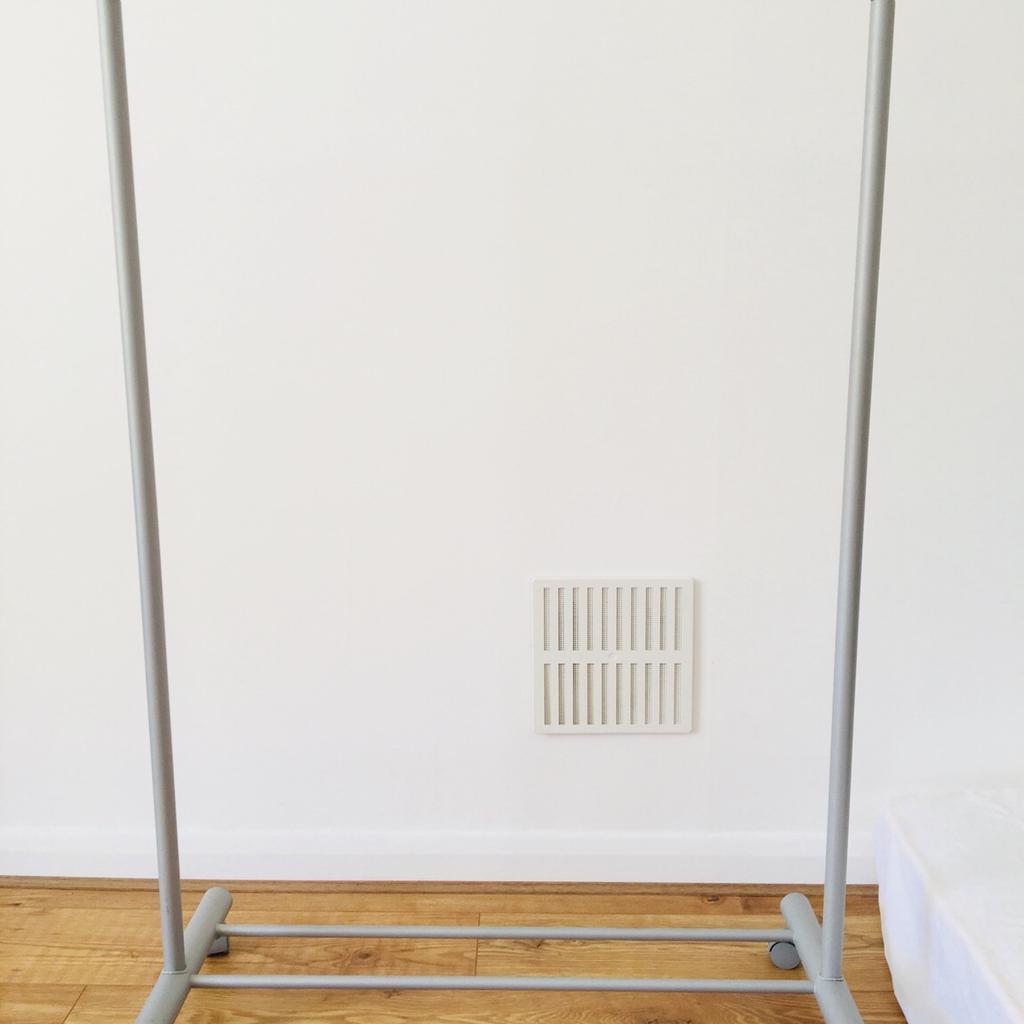 MUJI Clothes Rail solid in N7 Islington für £ 10,00 zum Verkauf | Shpock AT
