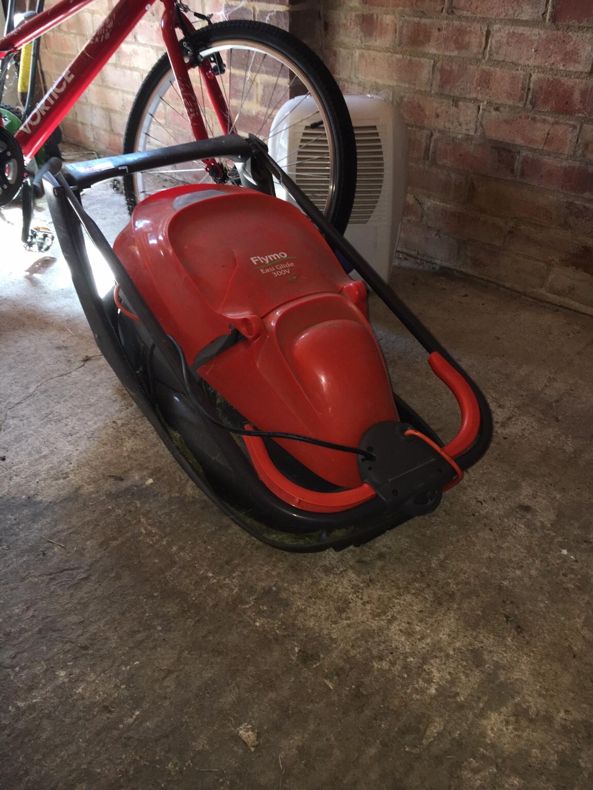 Flymo easy glide electric lawn mower in RG4 Heights für 22,00 £ zum ...