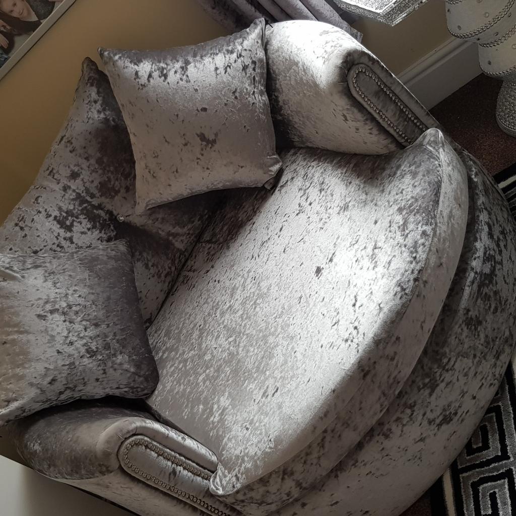 3 seater crush velvet sofa and cuddle chair in DL1 Darlington für 400 ...