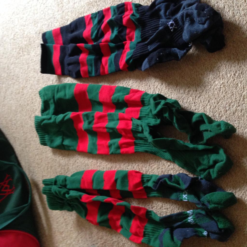 Akeley Wood School PE kit in MK5 Keynes für £ 40,00 zum Verkauf | Shpock AT