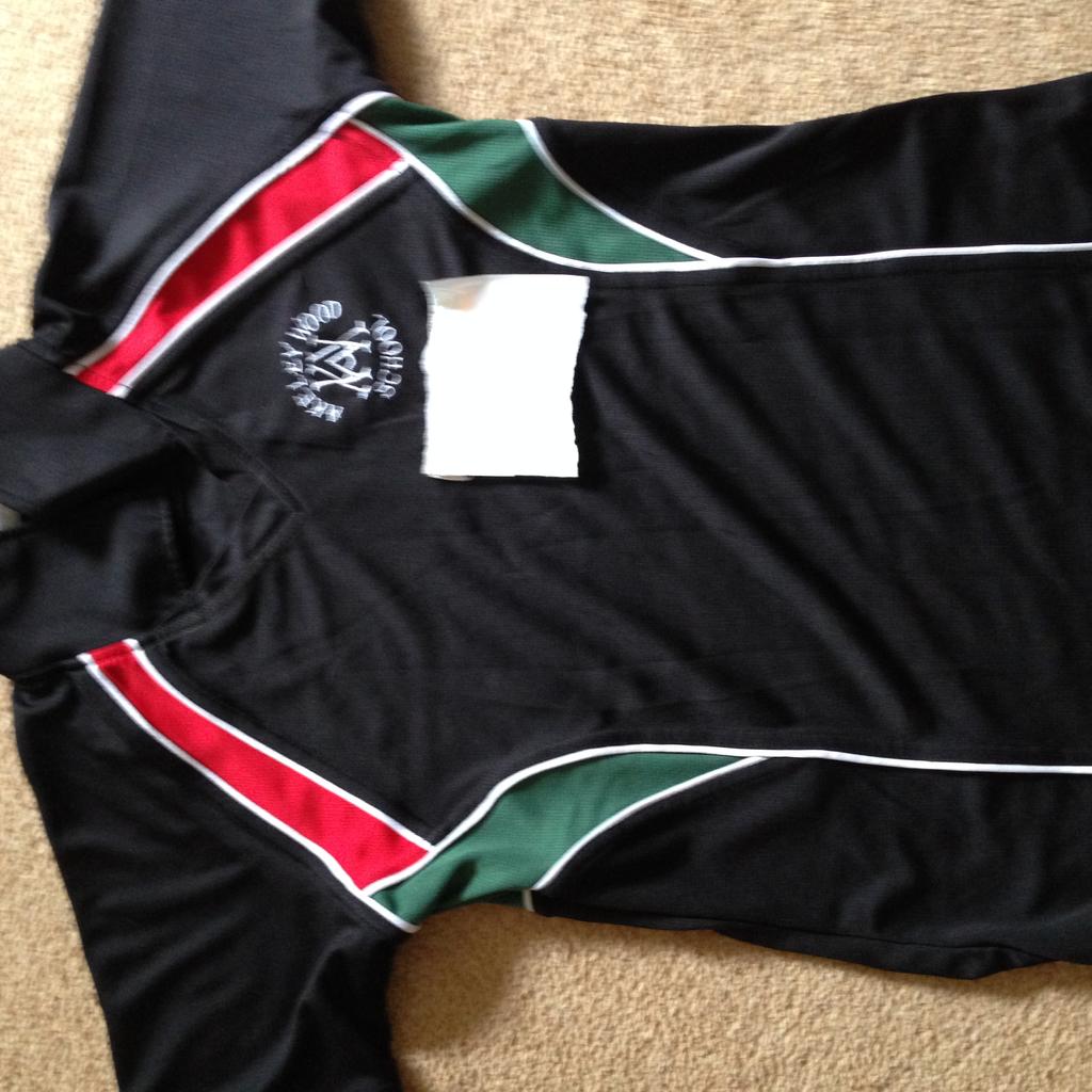 Akeley Wood School PE kit in MK5 Keynes für £ 40,00 zum Verkauf | Shpock AT