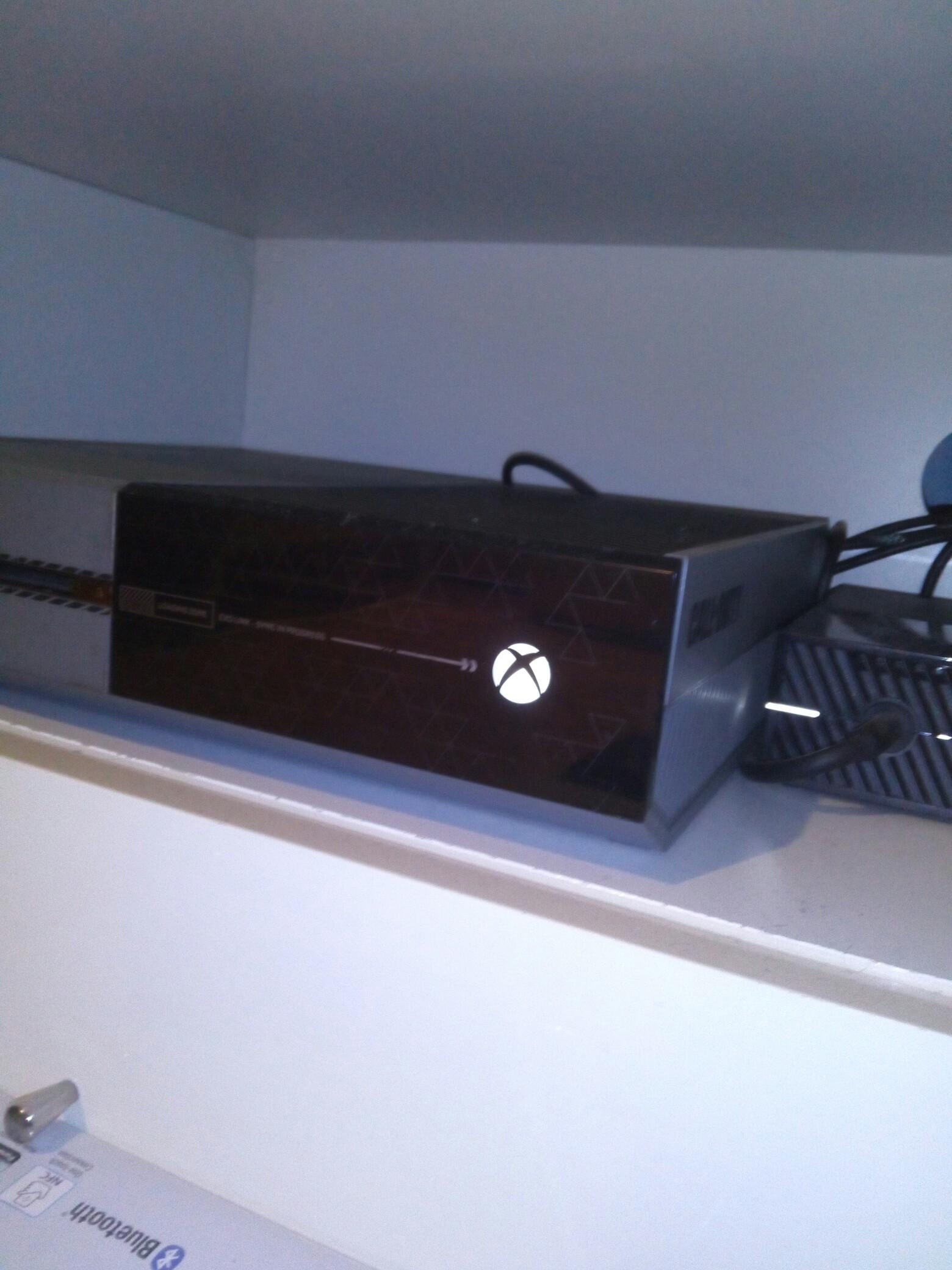 Xbox One Limited Edition 1TB in Peterborough für 145,00 £ zum Verkauf | Shpock DE