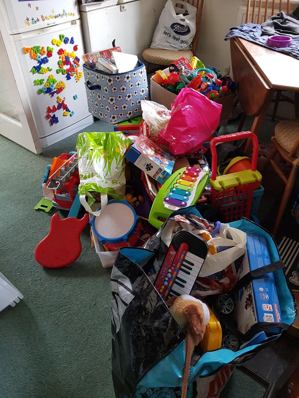 Big bundle of kids toys in RM15 London Borough of Havering für 30,00 ...