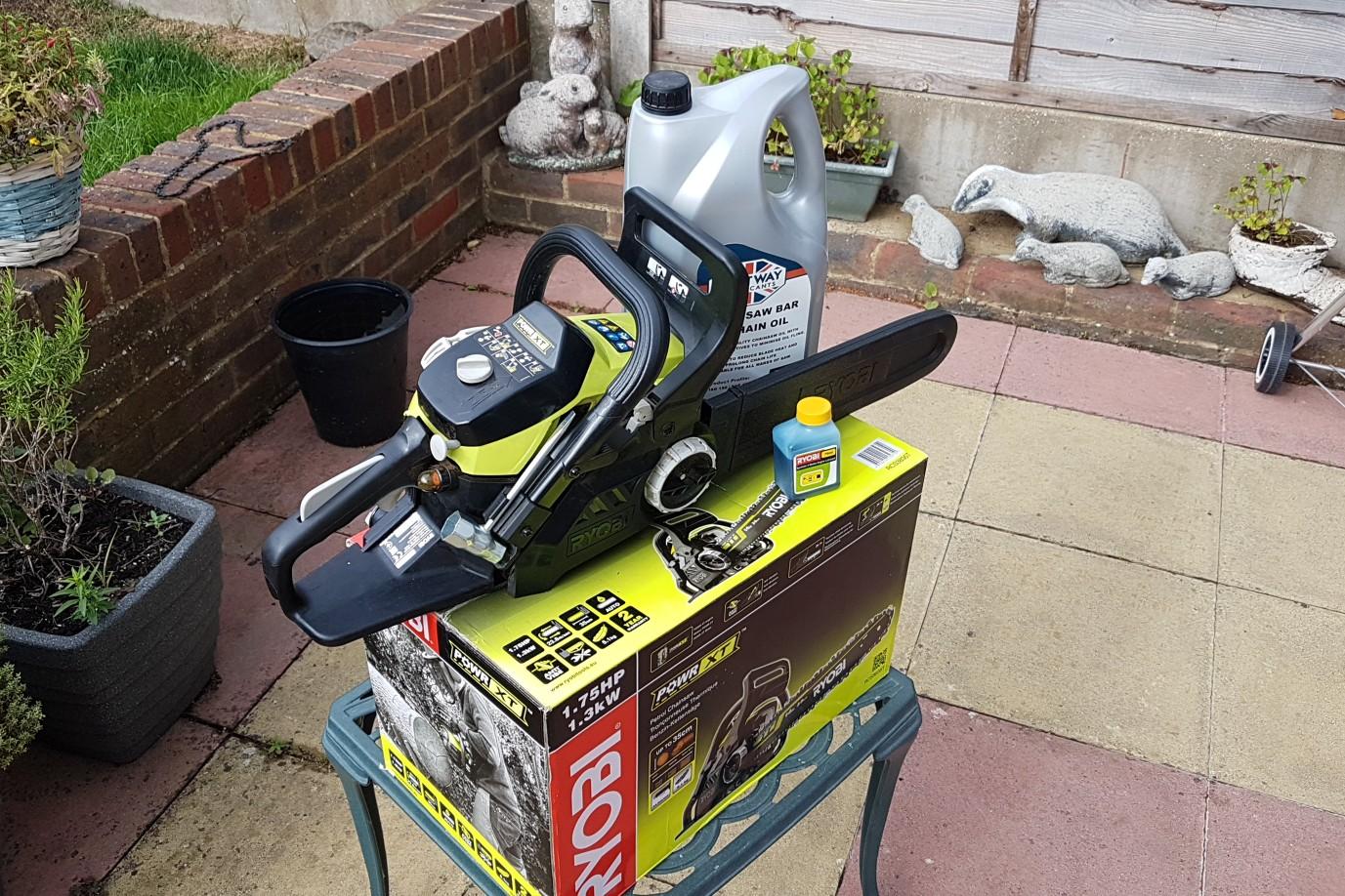 RYOBI PETROL CHAINSAW + 5L CHAIN OIL in ME8 Gillingham für 95,00 £ zum ...