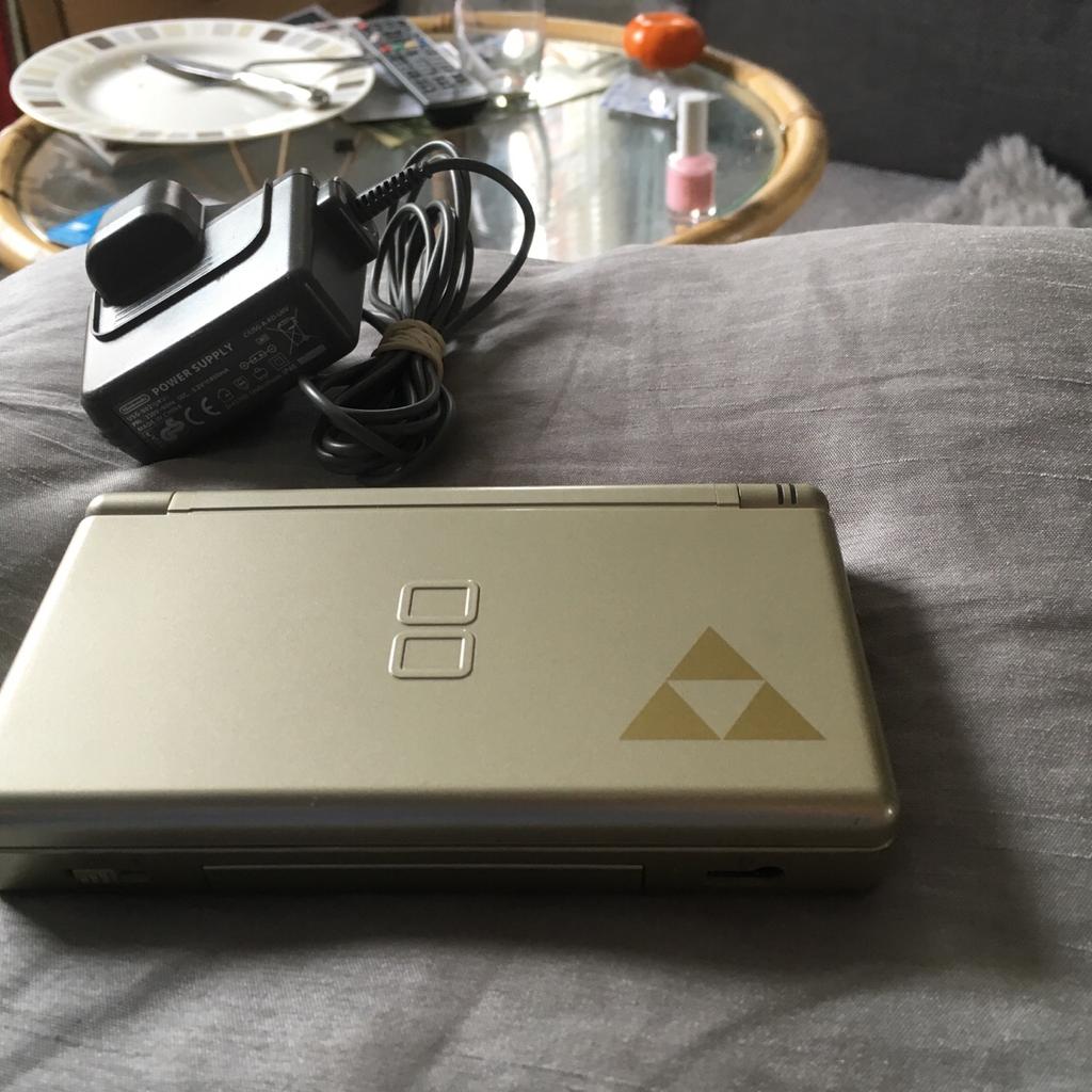 Zelda limited edition ds lite console in Watford für 25,00 £ zum ...
