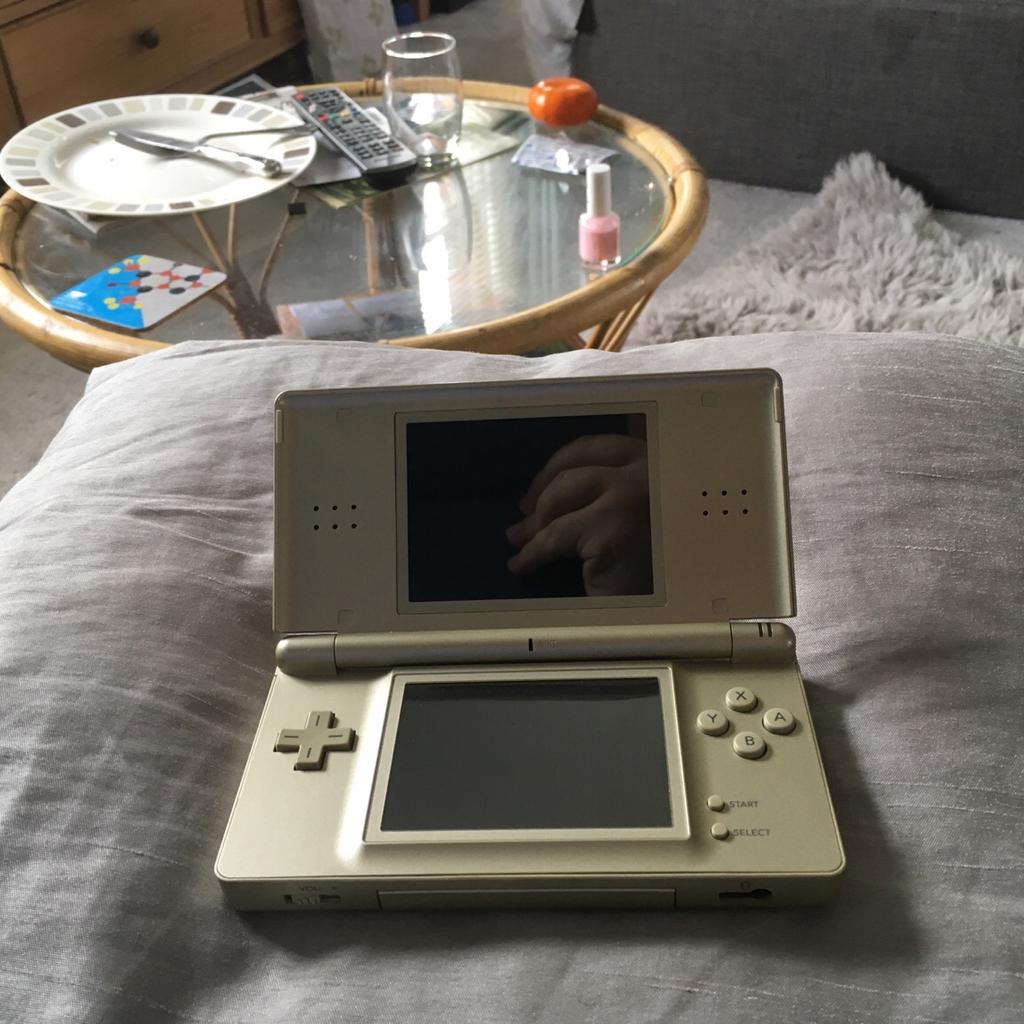 Zelda limited edition ds lite console in Watford für 25,00 £ zum ...