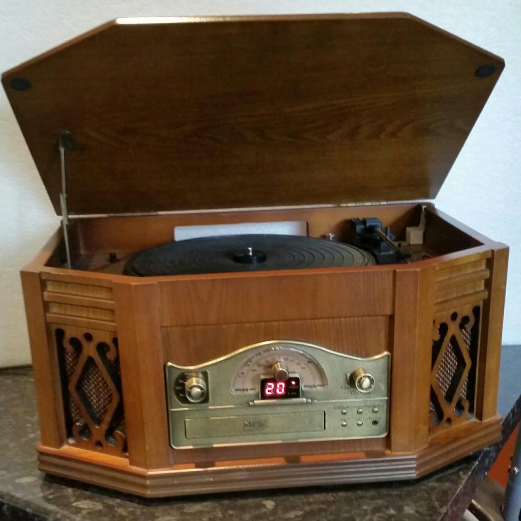 Retro record,Cd, tape and radio player in WV14 Sandwell für 45,00 £ zum ...