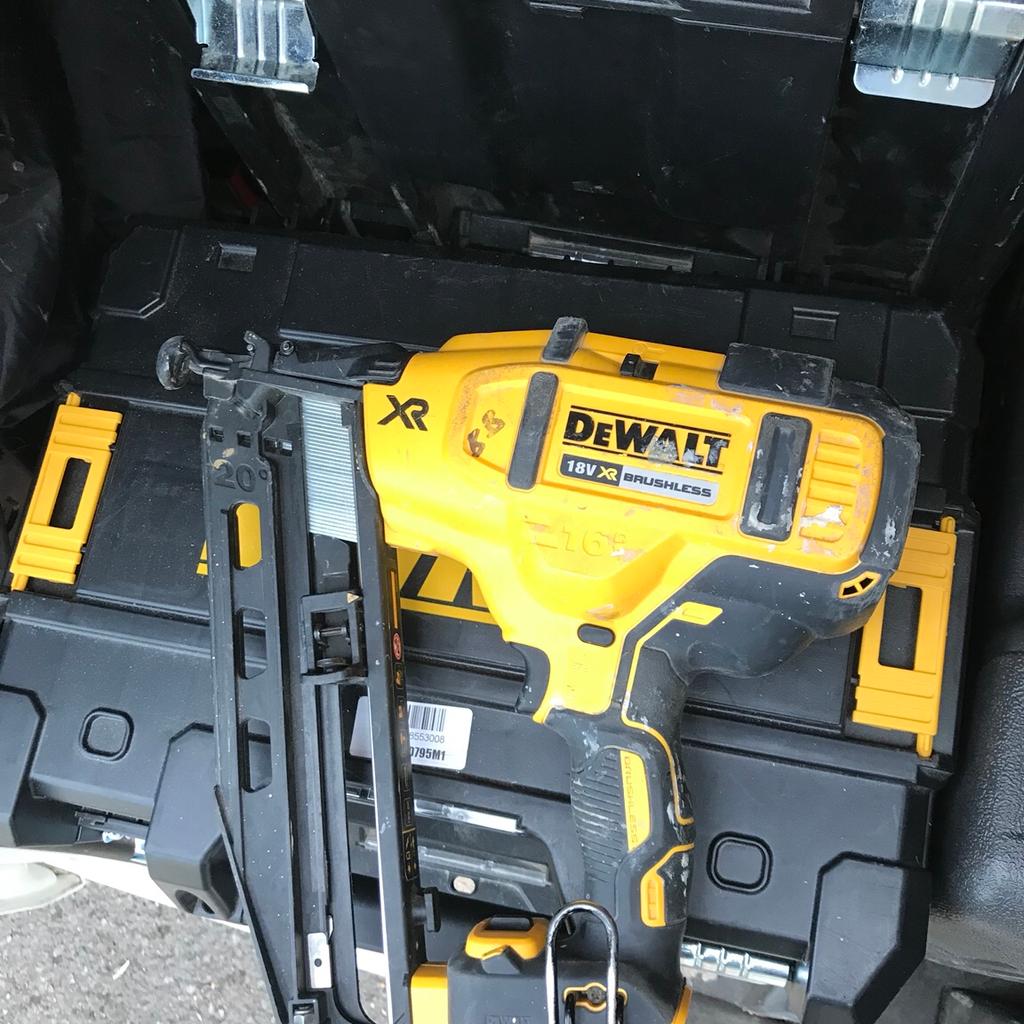 Dewalt 2nd fix nail gun (DOES NOT FIRE) in NE10 Gateshead für 150,00 ... Dewalt 2nd fix nail gun (DOES NOT FIRE) in NE10 Gateshead für 150,00 ...