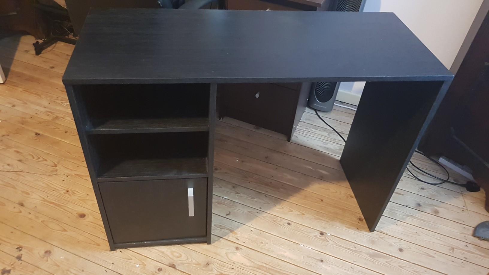 Computer desk black in SE18 Greenwich for £25.00 for sale | Shpock