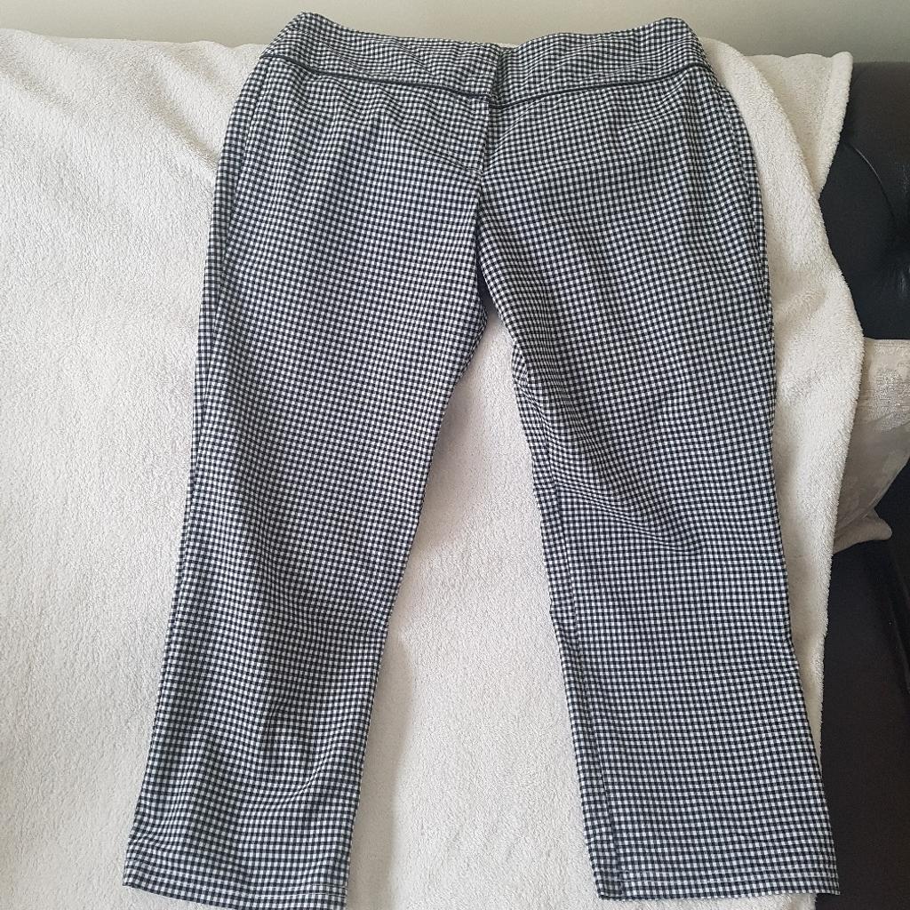 Check Cropped Trousers in HA3 London für £ 3,00 zum Verkauf | Shpock AT
