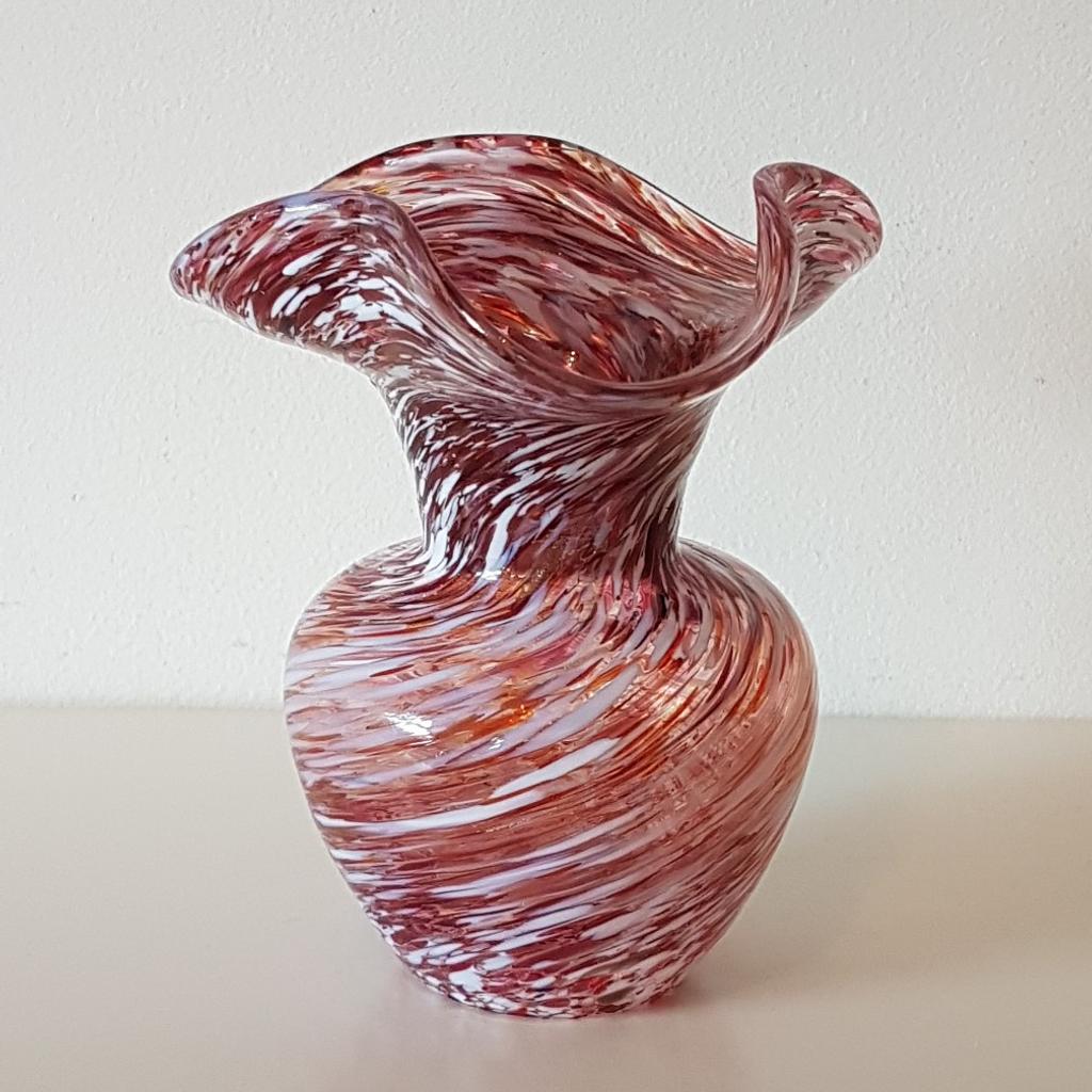 Vintage Red & Pink Swirl Glass Vase. in B63 Dudley für £ 5,00 zum ...