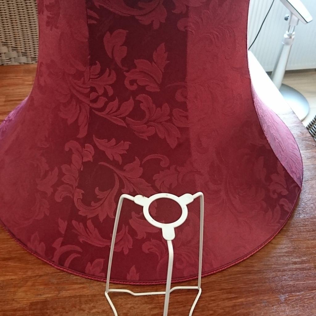 Large red lamp shade in Rugby für £ 4,00 zum Verkauf | Shpock AT