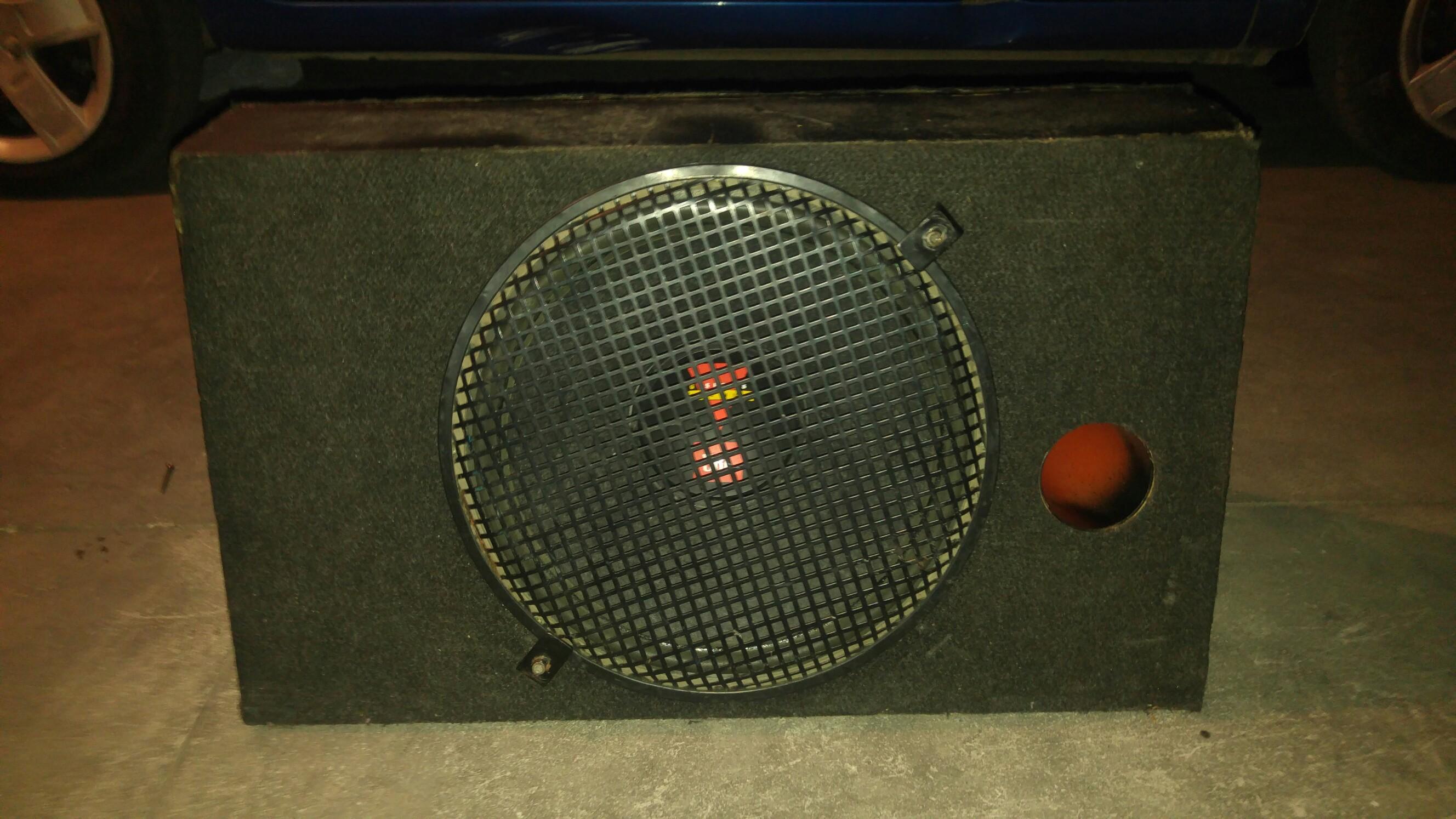 Subwoofer 38 cm JBL con box in 70031 Andria für 35,00 € zum Verkauf ...