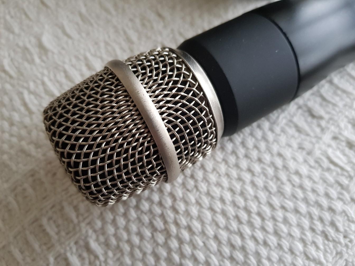 Shure ur2 microphone with AMAZING line2 Head in St Helens für 200,00 ...