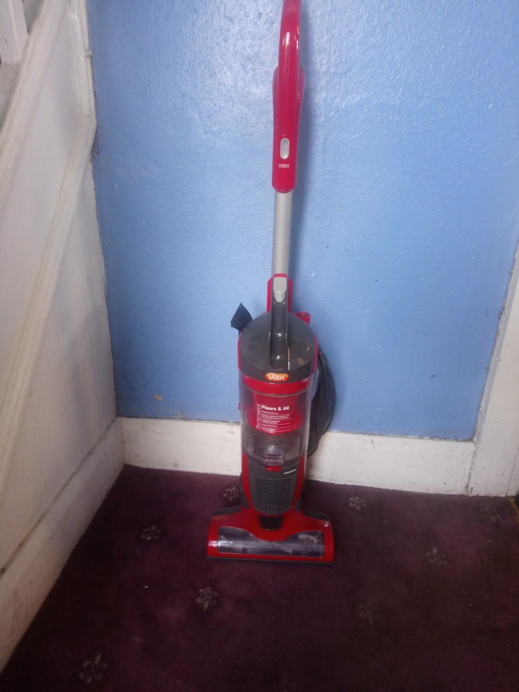 Vax 2 in 1 convertible upright cleaner in Amber Valley für 30,00 £ zum ...