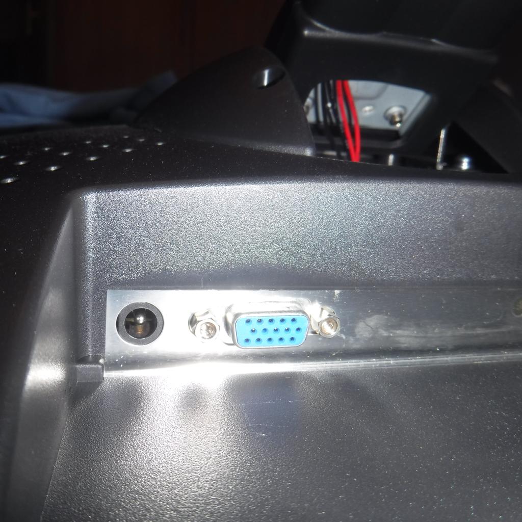 Monitor etc. in BB2 Hill für 10,00 £ zum Verkauf | Shpock DE