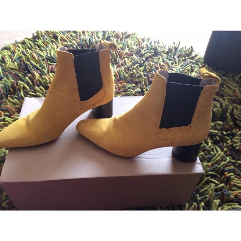 Zara yellow suede boots in NE38 Sunderland für 15,00 £ zum Verkauf ...
