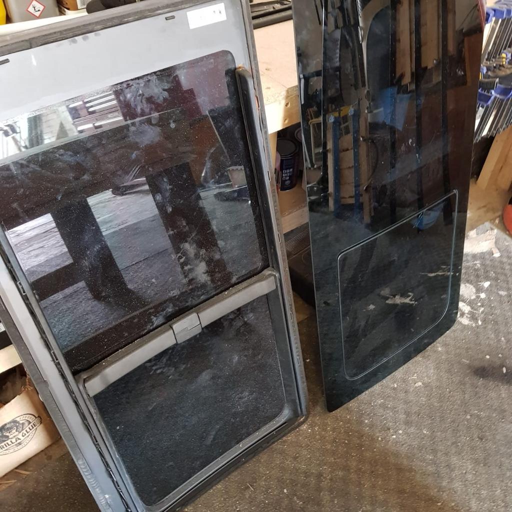 Vw t5 transporter side windows in Kirklees für 200,00 £ zum Verkauf ...