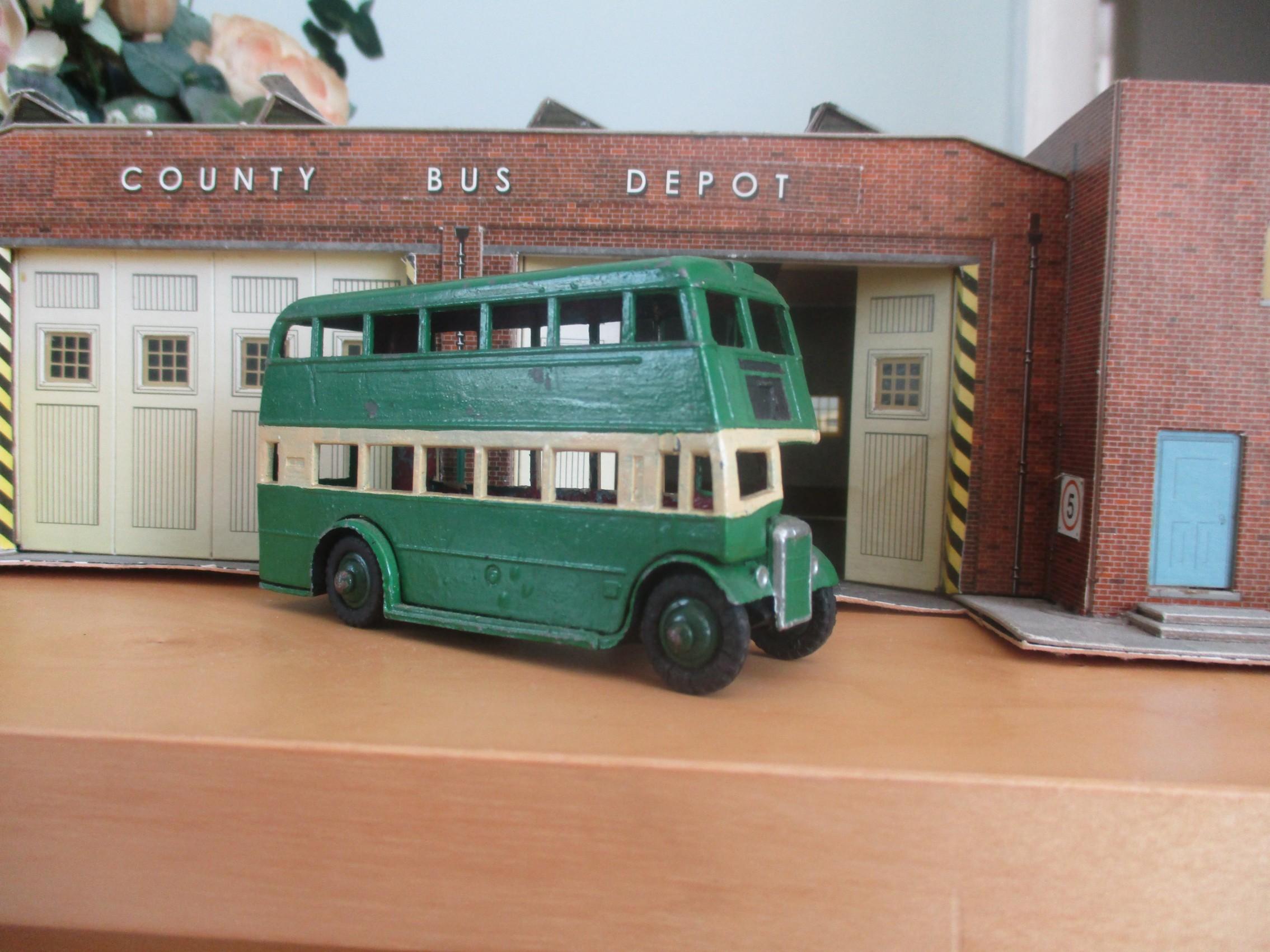 MORESTONE 1950s BUS MODEL in St Helens for £15.00 for sale | Shpock