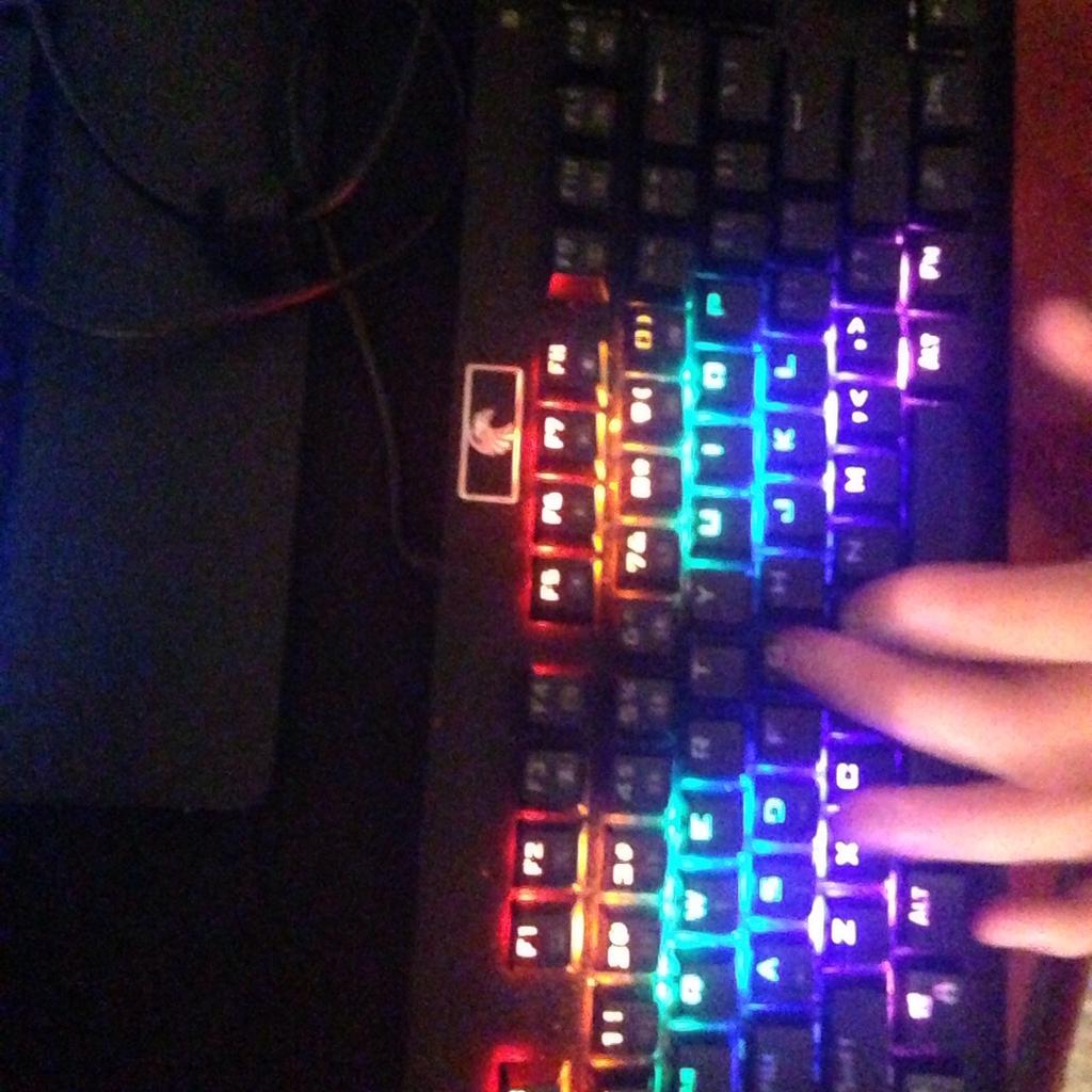 Eyspc rainbow light mechanical keyboard in HA2 London für £ 10,00 zum ...