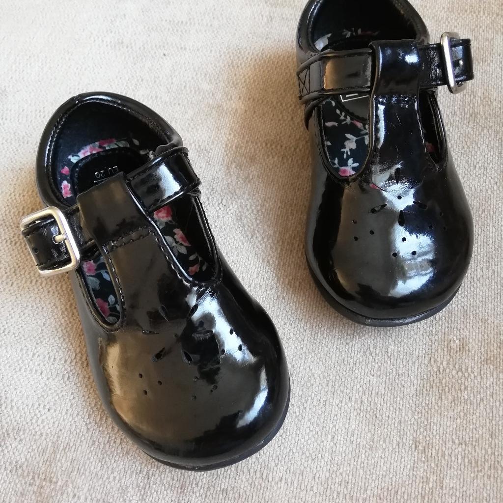 Girls Black Light Up Patent shoes in B65 Sandwell für £ 5,00 zum ...