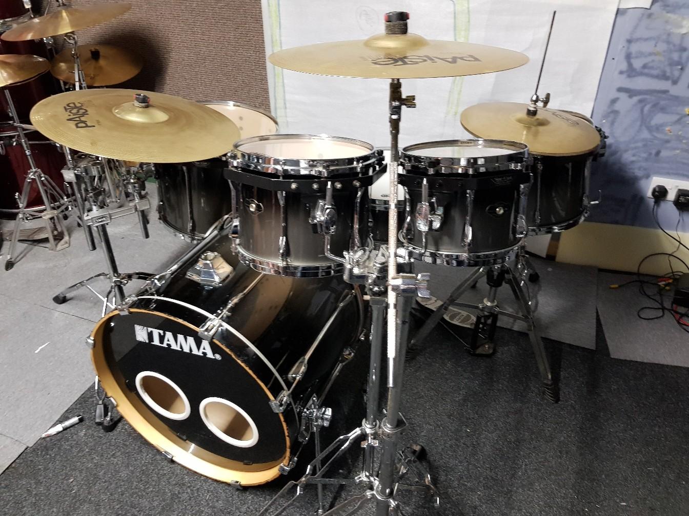 Tama Superstar 6 piece drum kit inc HW & Cym in SK16 Tameside für 325 ...