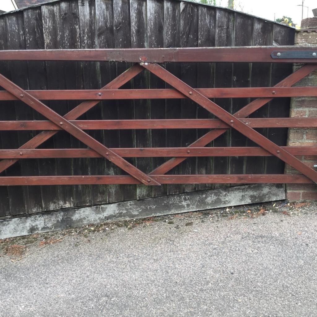 5 Bar Wooden Gate 9 x 4' in Epping Forest for £25.00 for sale | Shpock
