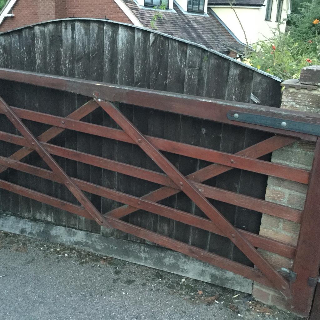 5 Bar Wooden Gate 9 x 4' in Epping Forest for £25.00 for sale | Shpock