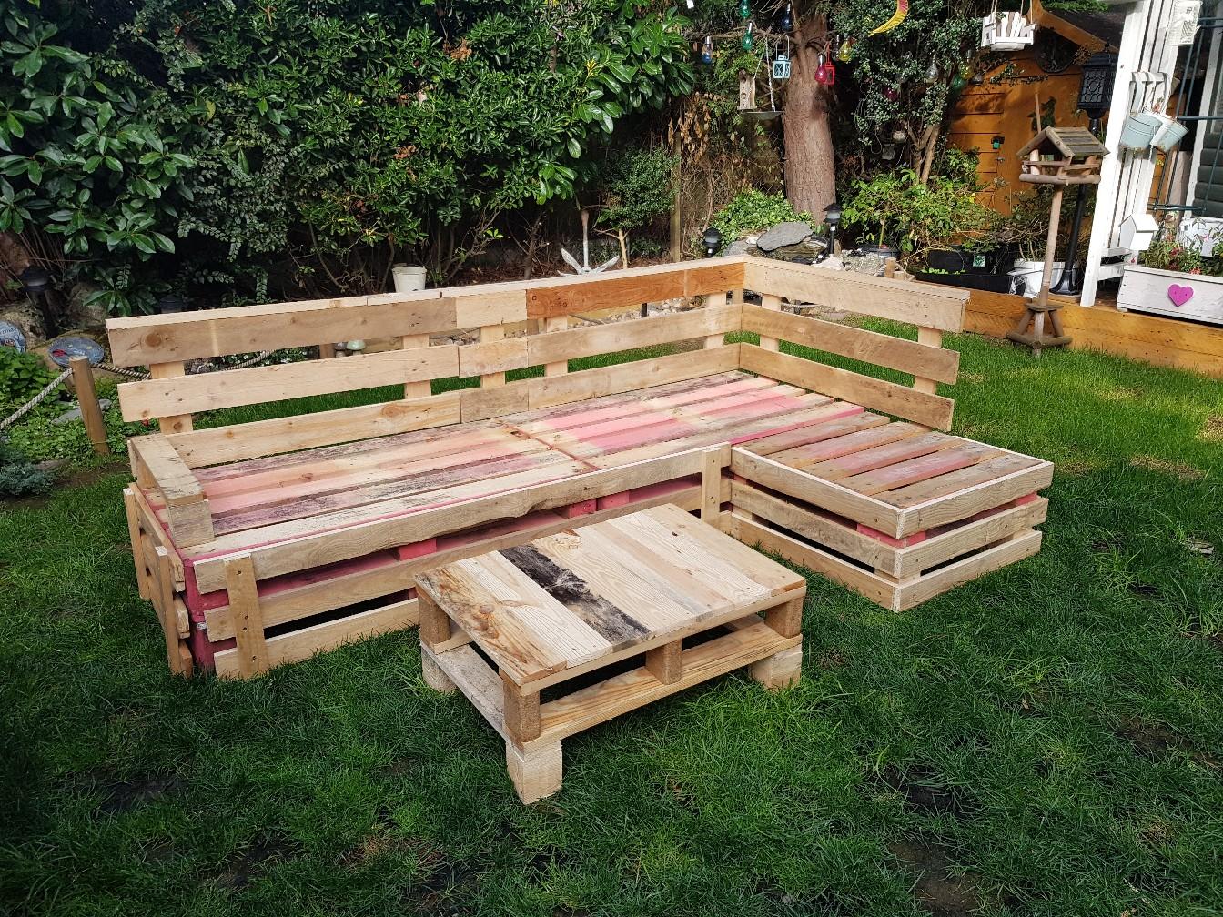 Garden wooden pallet L Shaped furniture in WV10 Wolverhampton für 60,00 ...