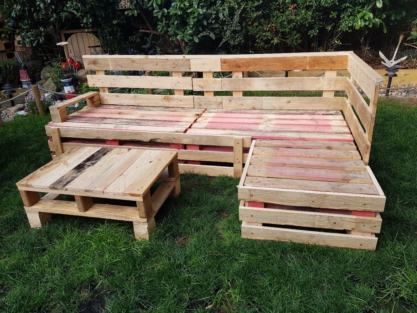 Garden wooden pallet L Shaped furniture in WV10 Wolverhampton für 60,00 ...
