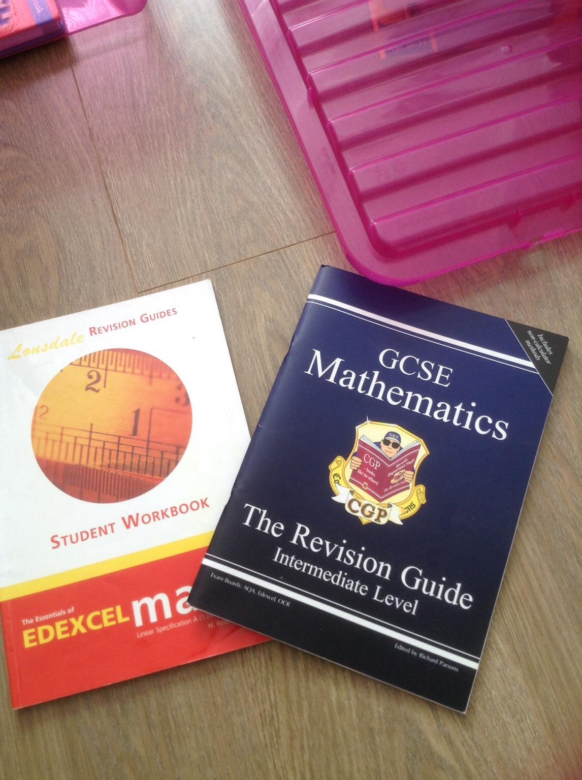 GCSE maths revision books in London Borough of Bromley für 1,00 £ zum ...