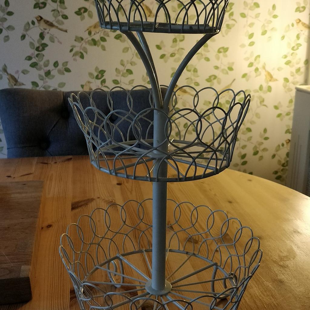3 Tier Wire Stand in B64 Sandwell für £ 2,00 zum Verkauf | Shpock AT