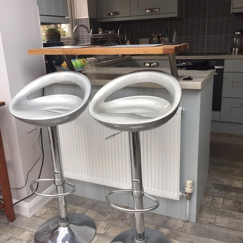 Silver grey bar stools in BL2 Bolton für 10,00 £ zum Verkauf | Shpock DE