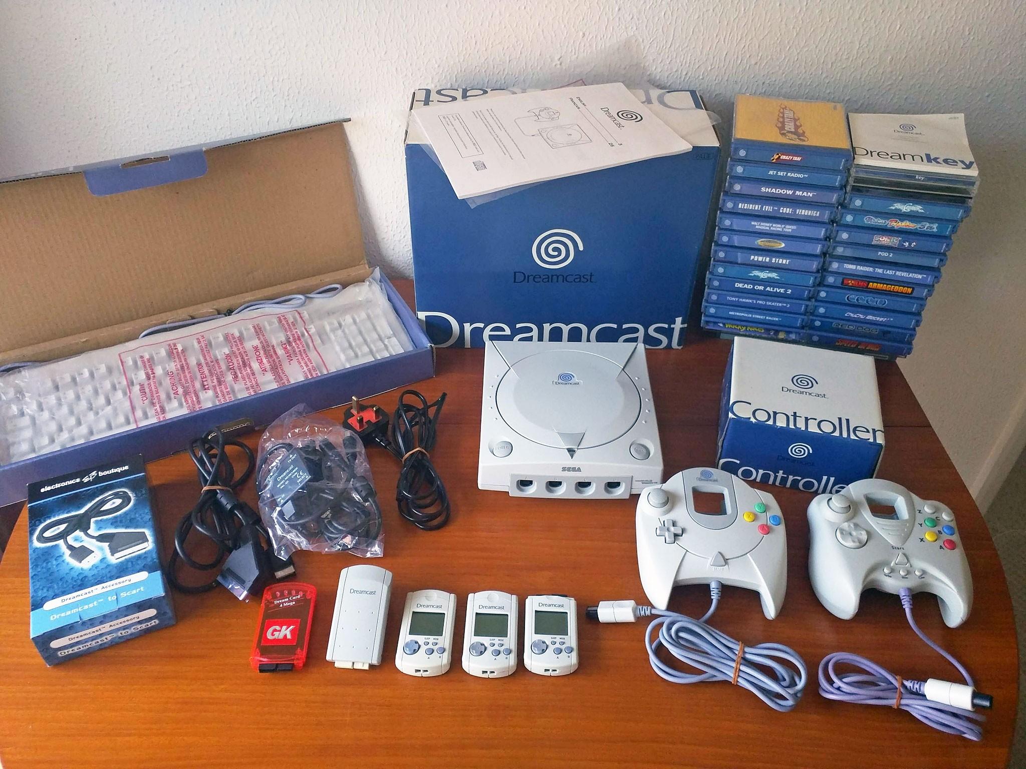 SEGA Dreamcast - Full system - 24+ Games in Reigate and Banstead für ...