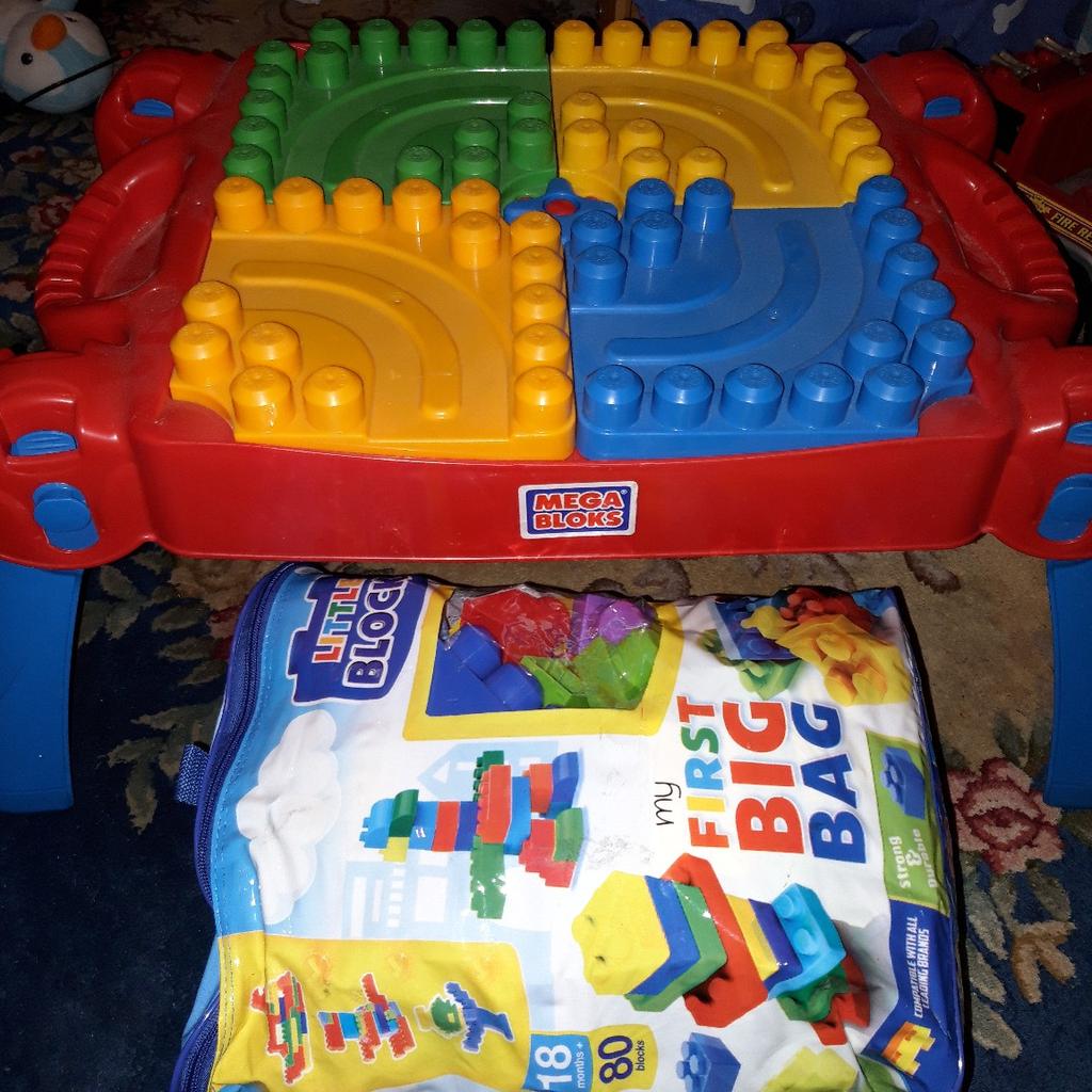 Mega blocks & table in NG8 Nottingham für £ 10,00 zum Verkauf | Shpock AT