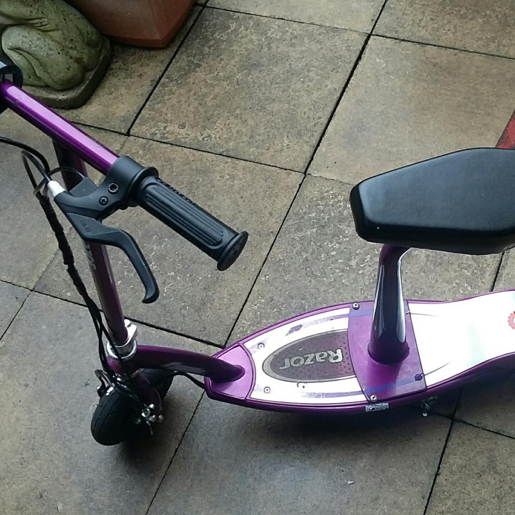 razor E100s electric scooter in Oldham for £20.00 for sale | Shpock