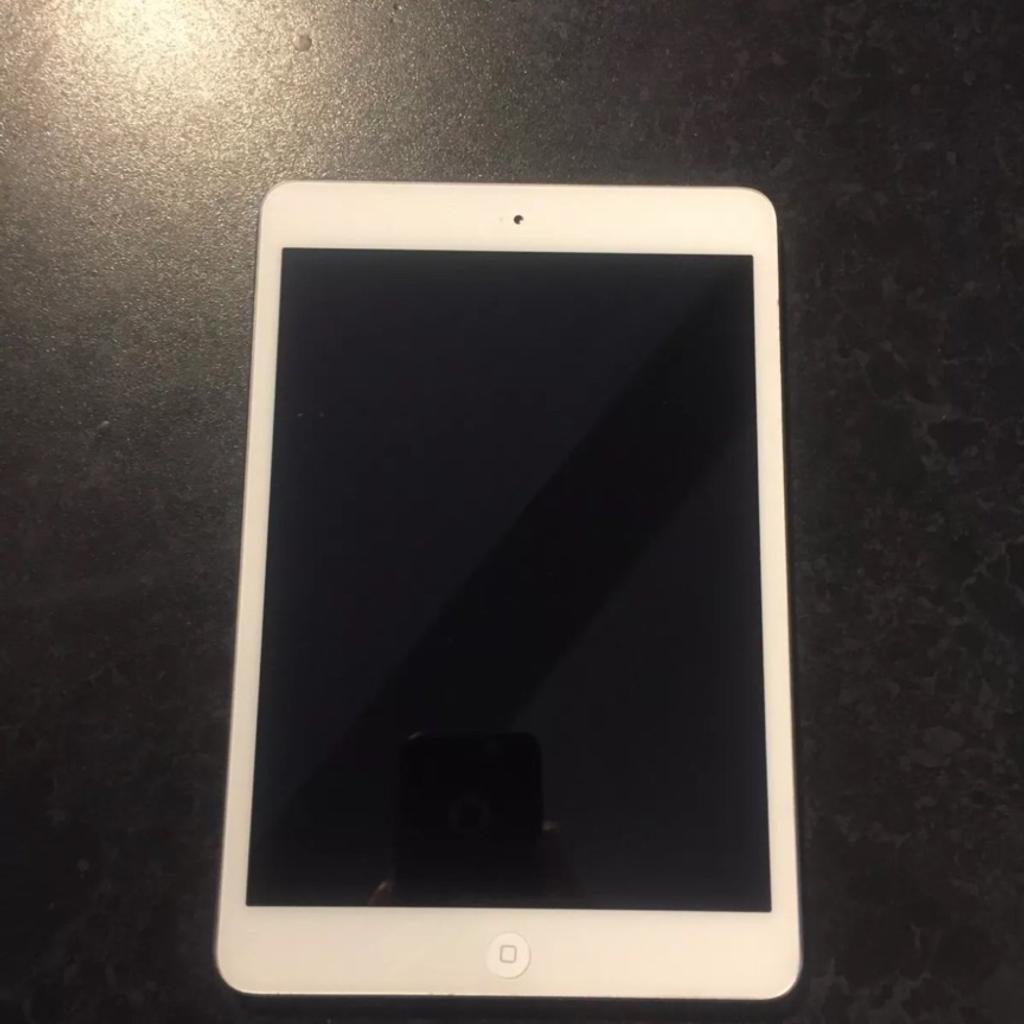 iPad 1st Gen with case in TN26 Ashford for £75.00 for sale | Shpock