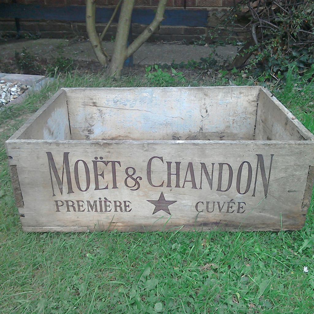 moet & chandon wooden crate in TN23 Ashford für £ 5,00 zum Verkauf ...