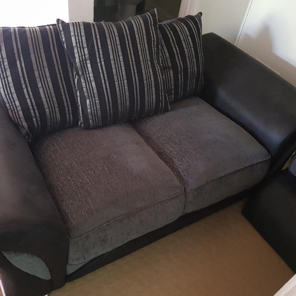 2 grey an black sofas in SM6 Sutton für gratis zum Verkauf | Shpock AT