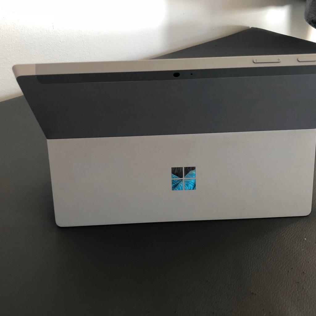 Microsoft Surface in 9300 Sankt Veit an der Glan für € 300,00 zum Verkauf | Shpock AT
