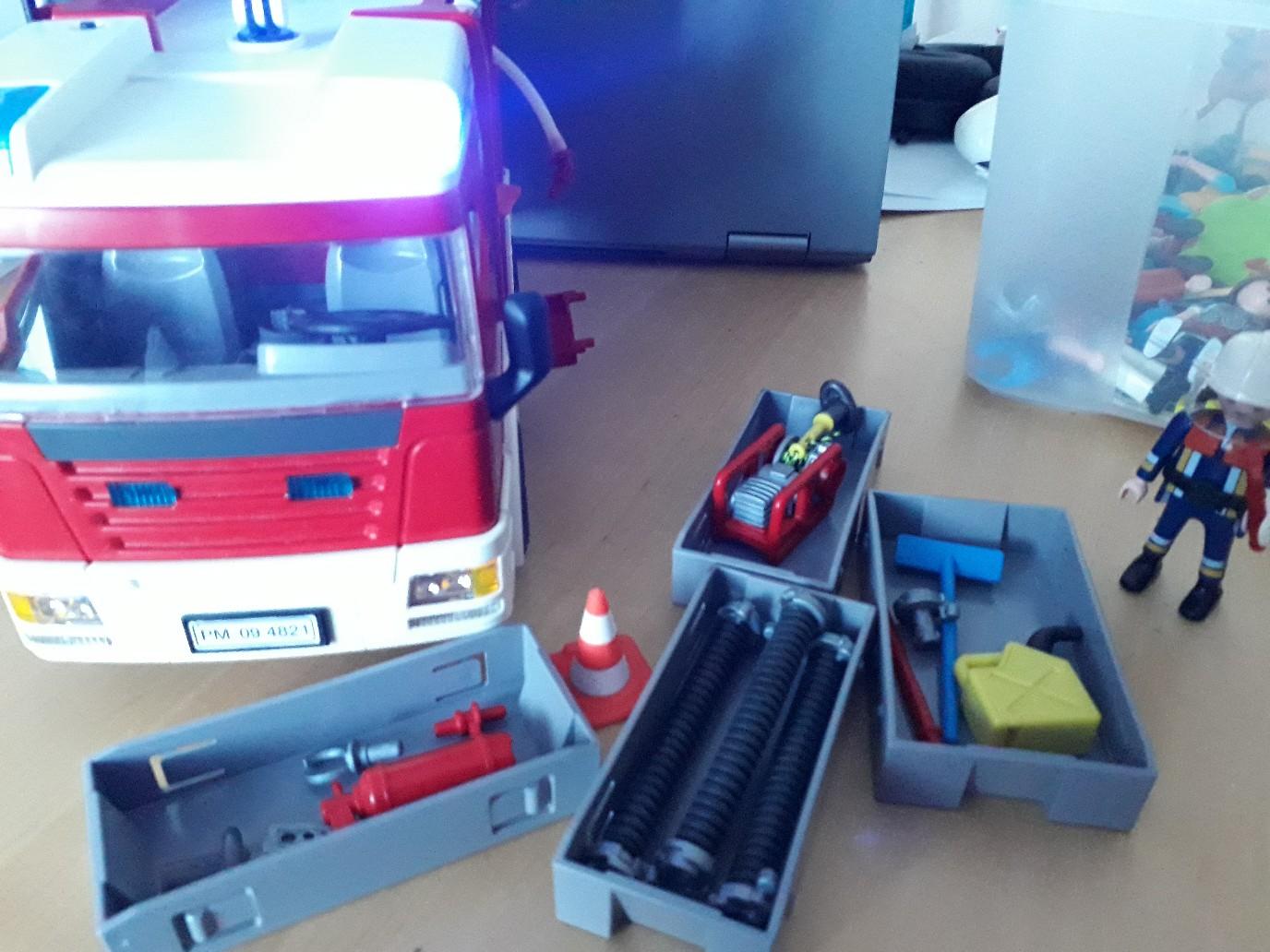 Playmobil fire engine in KT6 Thames für £ 16,00 zum Verkauf | Shpock AT