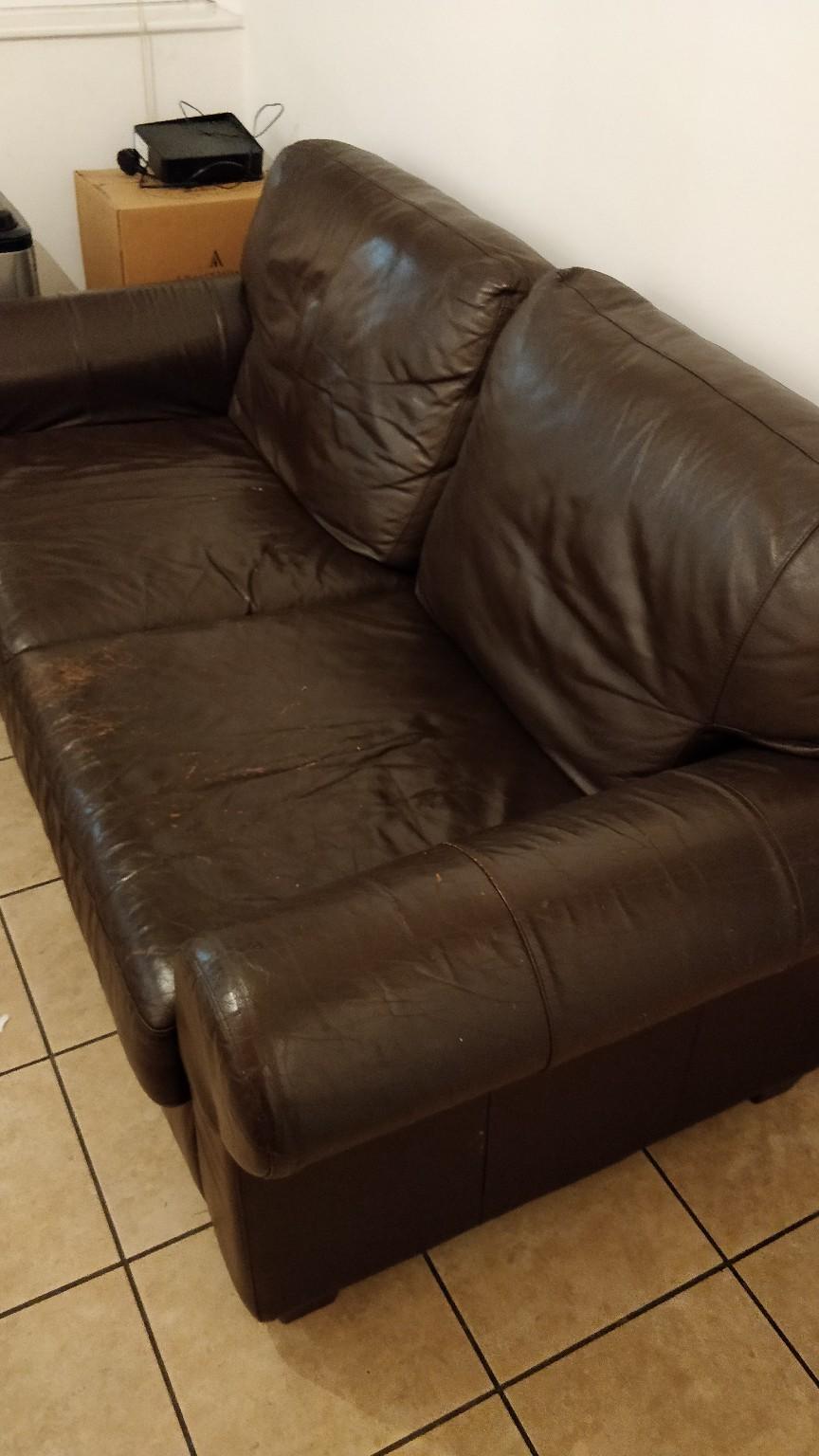 Two seater leather sofa in SE1 London für 50,00 £ zum Verkauf | Shpock DE
