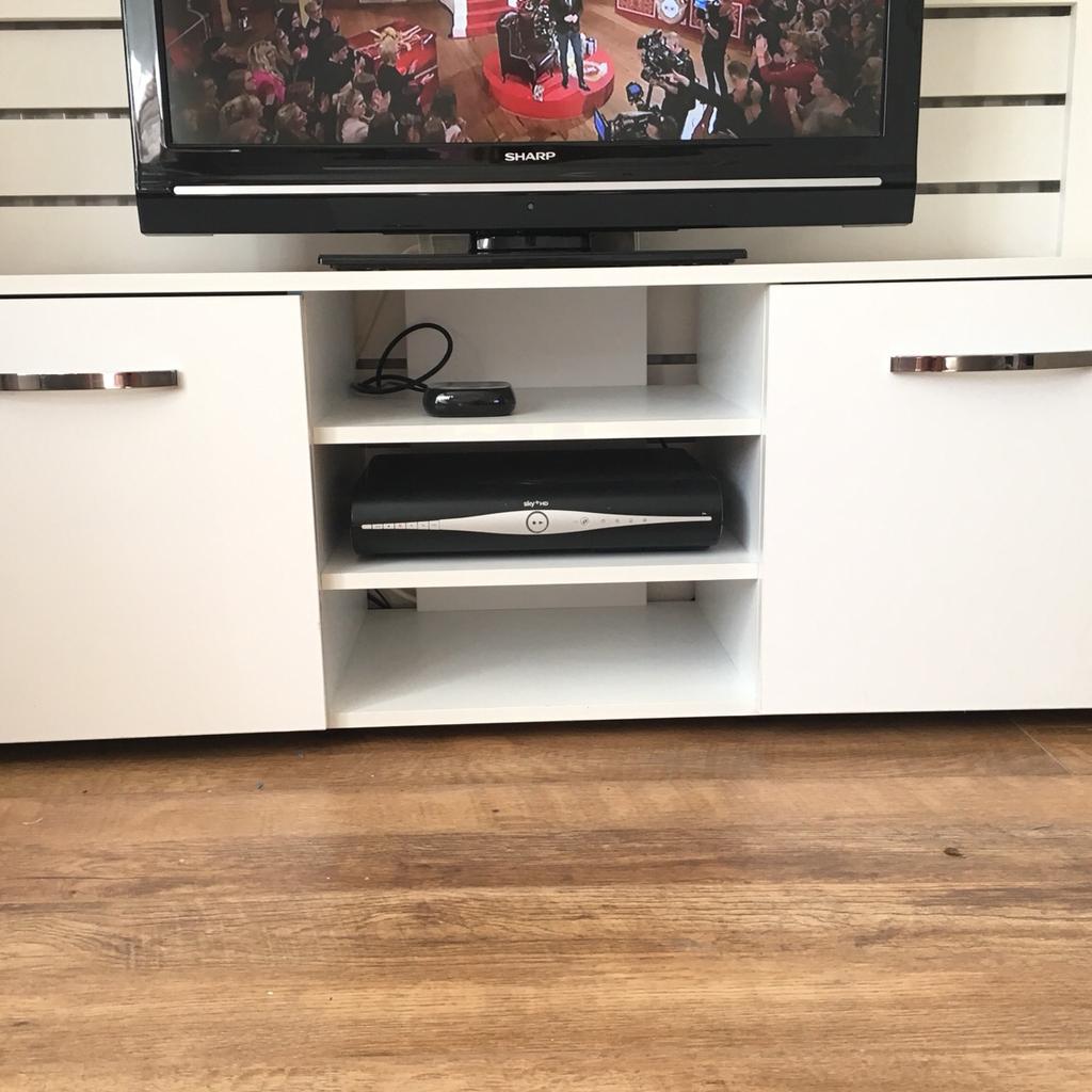 White high gloss TV unit/stand in L14 Liverpool für £ 20,00 zum Verkauf ...