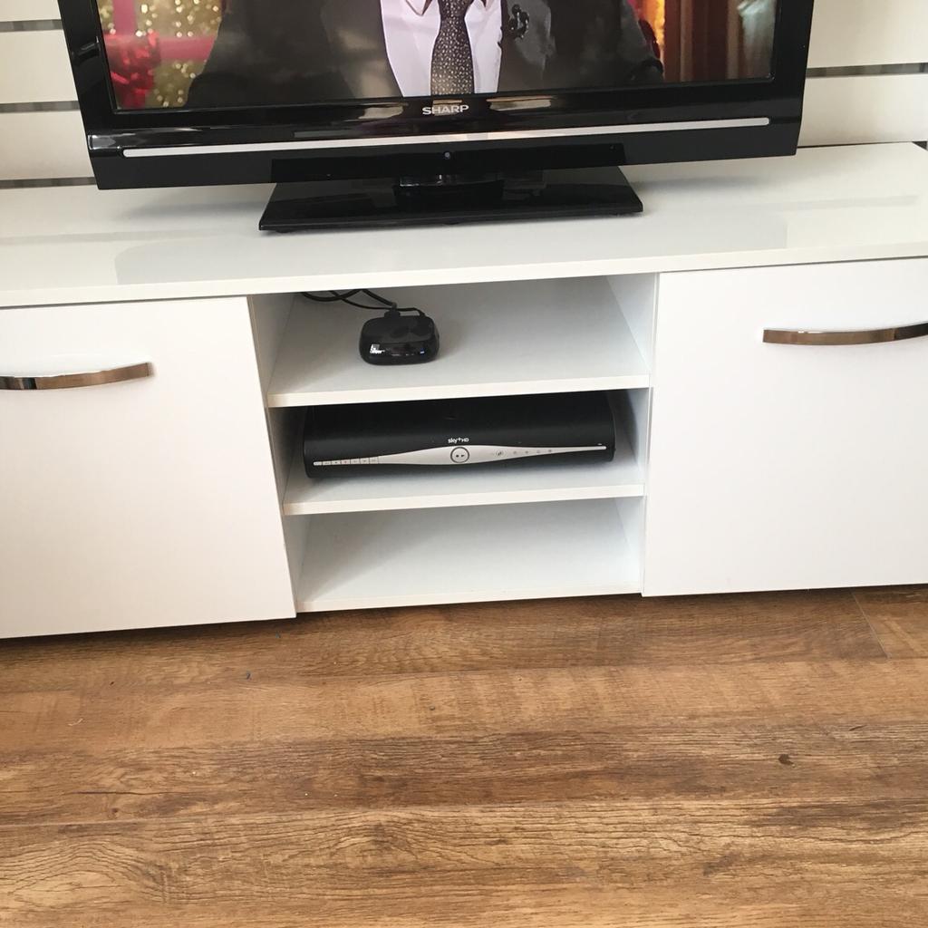 White high gloss TV unit/stand in L14 Liverpool für £ 20,00 zum Verkauf ...
