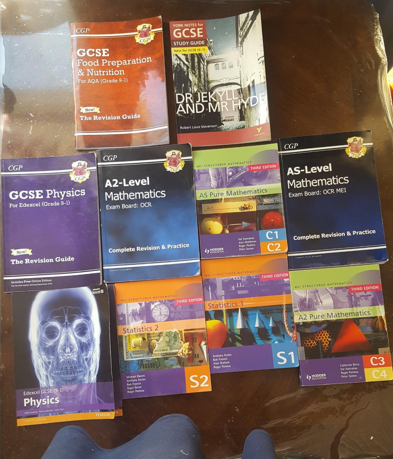 GCSE and A level text books in London Borough of Croydon für 25,00 ...