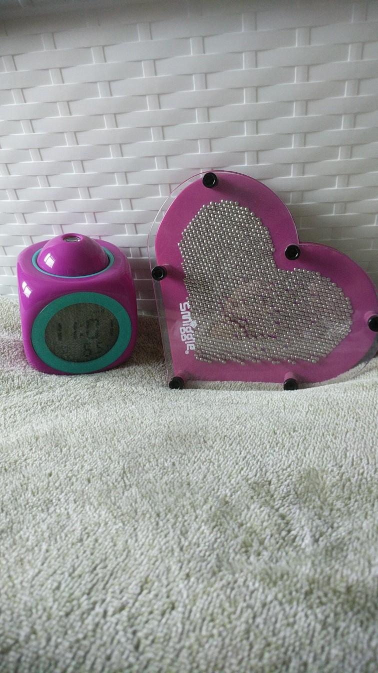 Smiggle projector alrarm clock and pin art in B63 Dudley für 12,00 ...