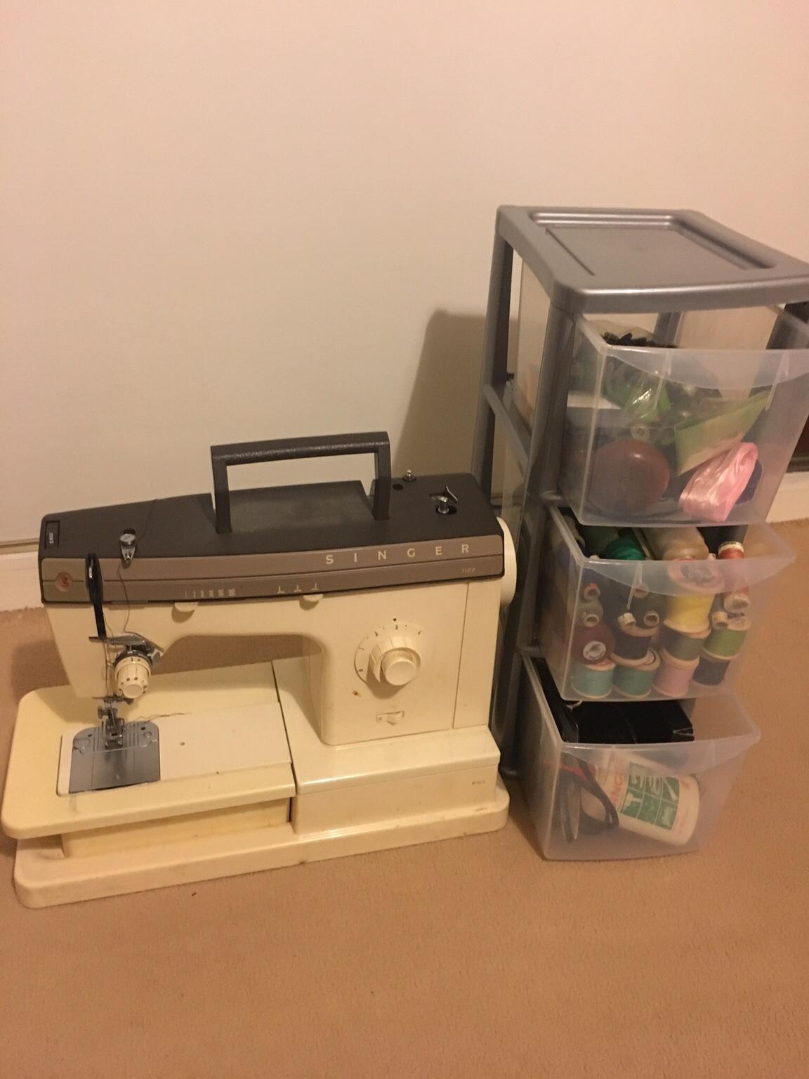 Singer Sewing Machine 7102 *price reduced* in LS27 Leeds für 55,00 ...